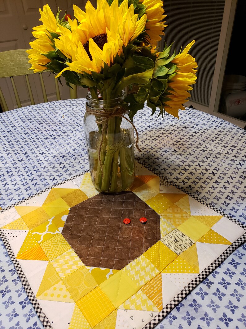 Precut Sunflower Table Topper Quilt Kit 16 X 16 - Etsy