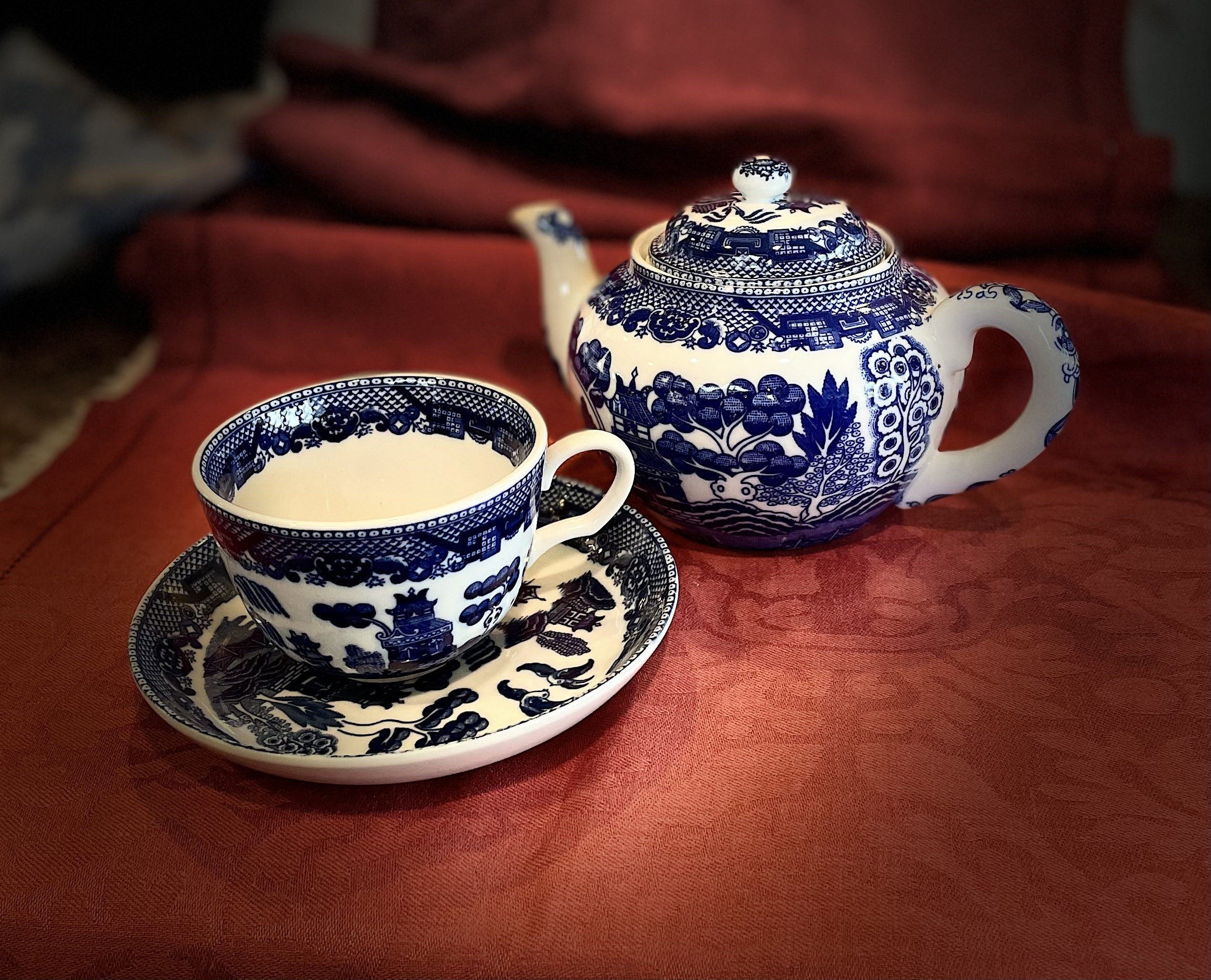 Blue Willow 2 Cup Teapot and Matching Teacup Vintage, in Mint Condition ...