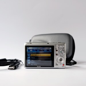Vintage Digital Compact Camera Kodak Easy Share M1073 IS With 10.2 ...