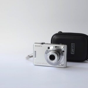 Vintage Digital Compact Camera Sony Cyber-shot DSC-W35 With 7.2 Mega ...