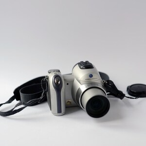 Vintage Digital Compact Camera Konica Minolta Dimage Z5 With 5.0 Mega ...