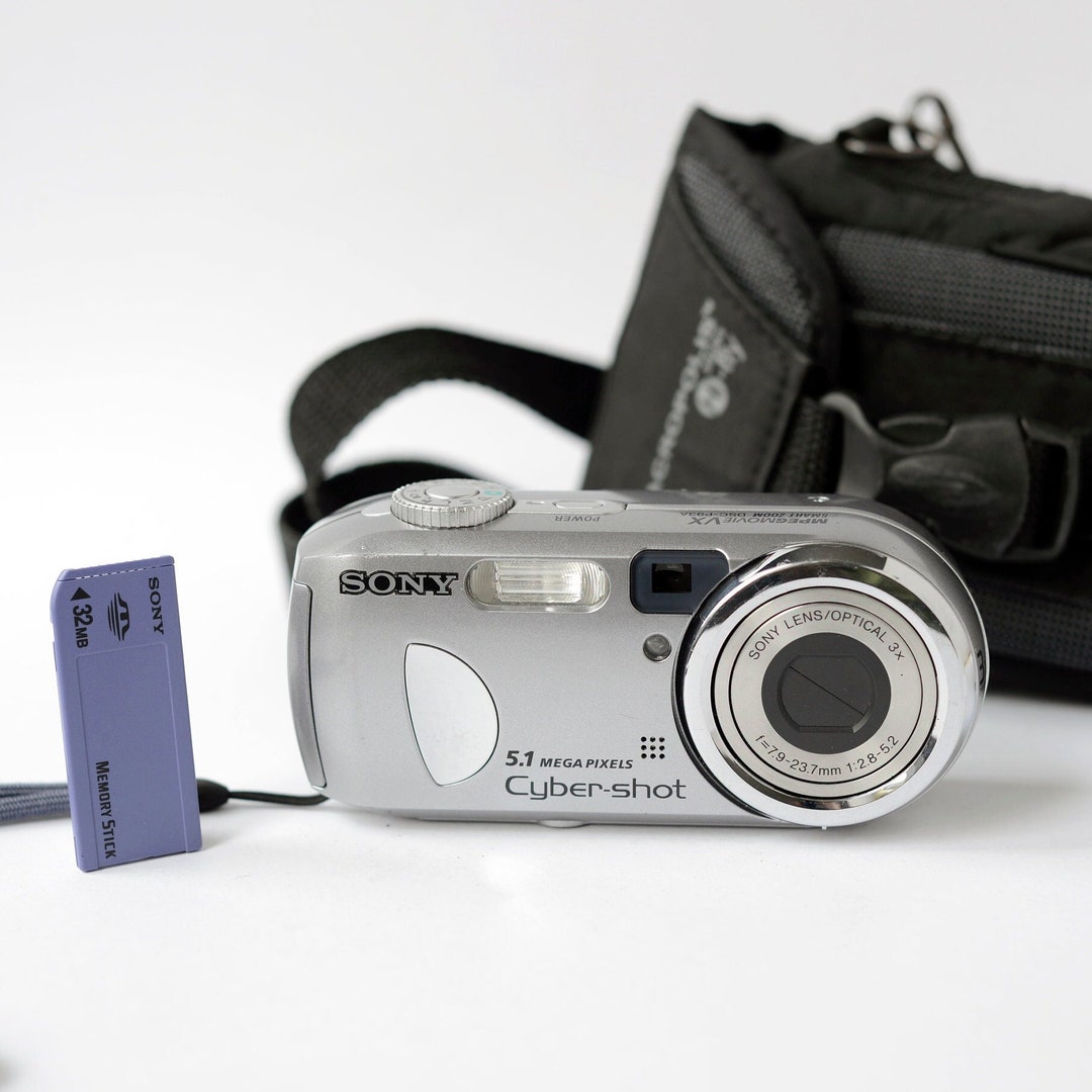 Vintage Digital Compact Camera Sony Cyber-shot DSC-P93A Smart Zoom With ...