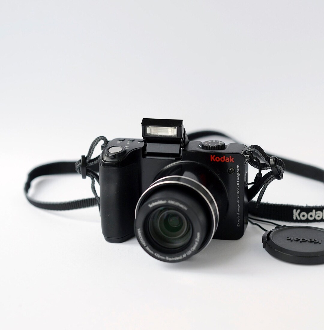 Vintage Digital Compact Point and Shoot Camera Kodak Easy Share Z8612 ...