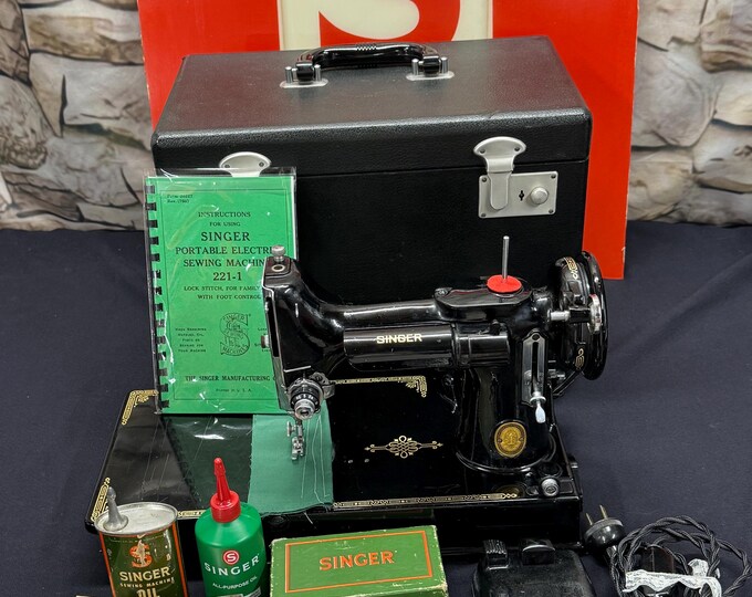 RARE 1952 Singer 221K1 Featherweight Sewing Machine Fully Serviced ...