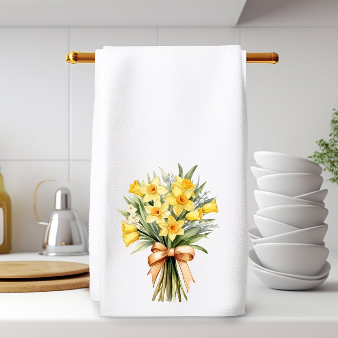 Daffodil Hand Towel, Spring Bath Decor, Yellow Bath Decor, Floral Guest ...