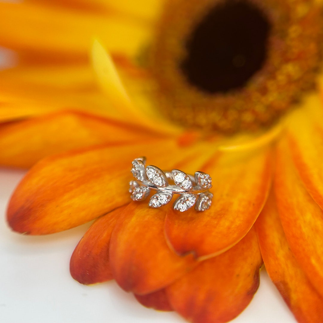 Tish Lyon Hinged Ring 14kt White Gold Set With Cubic Zirconias 1.2mm ...