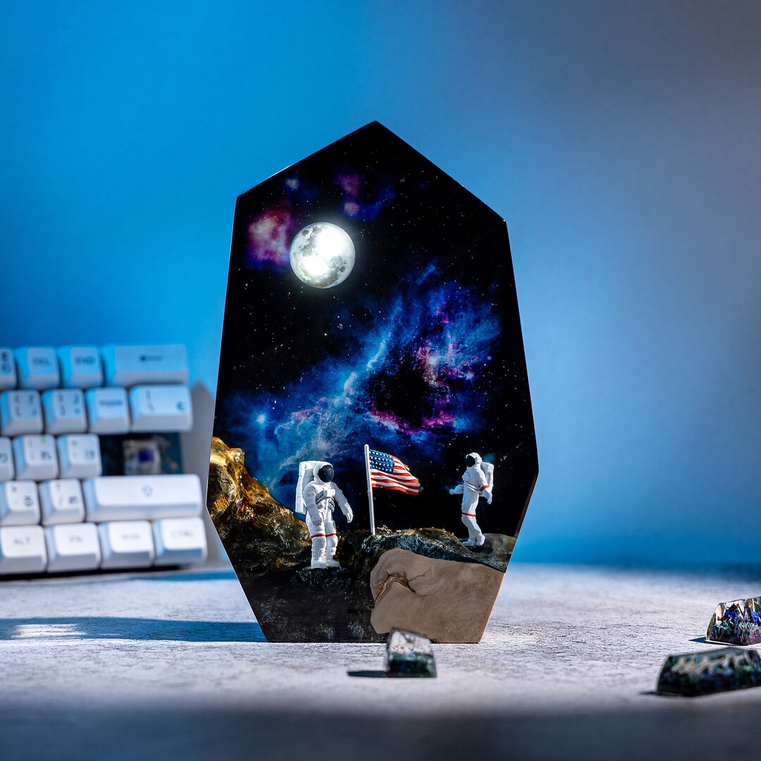 EXPLORE THE PLANETS Resin Lamp, Space Galaxy Resin and Wood Night Light ...