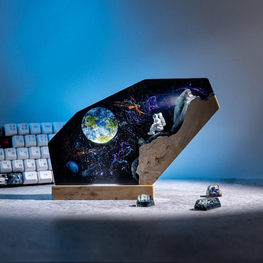 SPACECRAFT Resin Lamp, Galaxy Space Resin and Wood Night Light ...