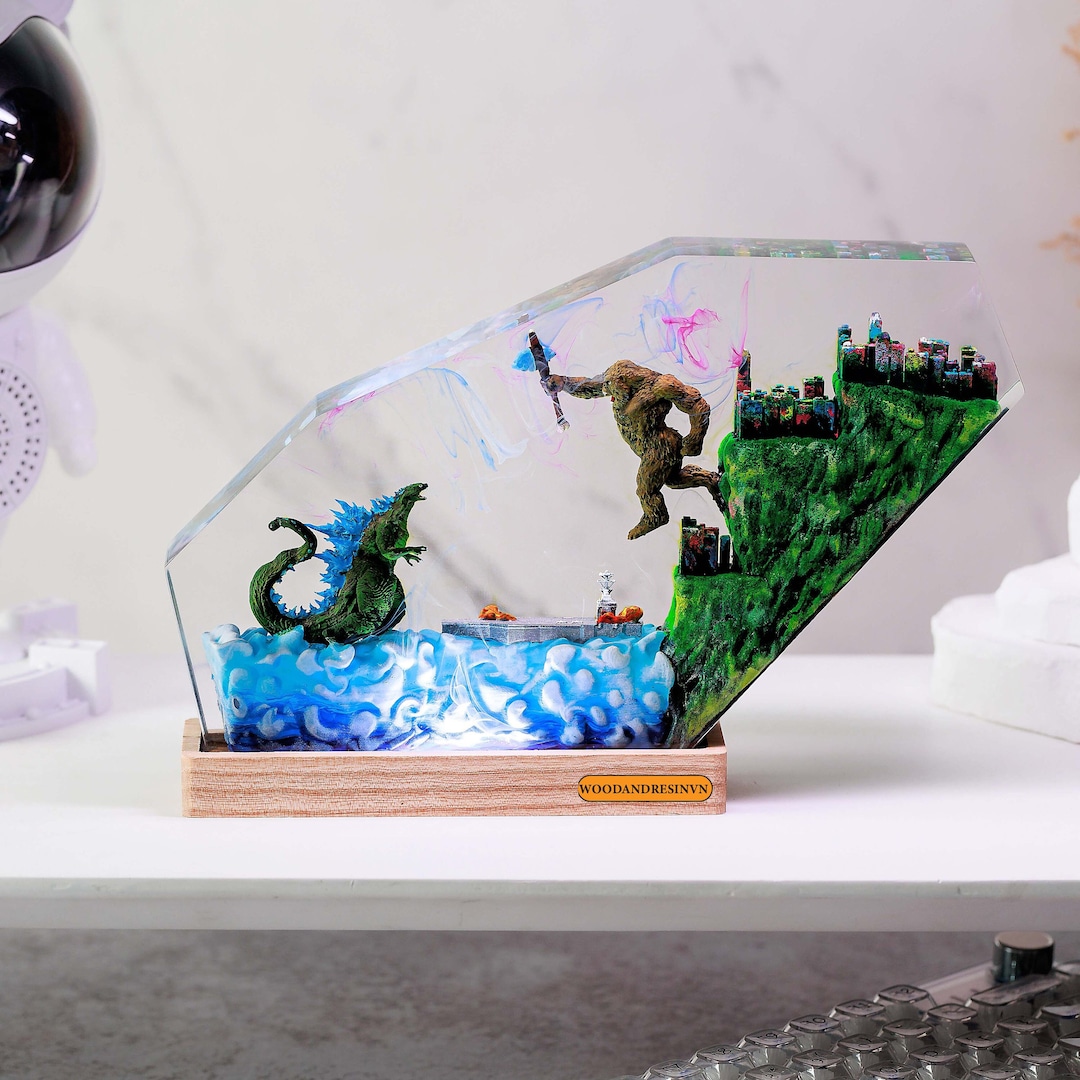 MONSTER BATTLE Resin Lamp, Custom Anime Epoxy Resin Lamp, Personalized ...