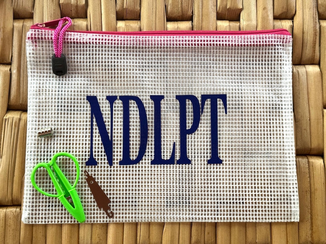 Needlepoint Project Bags With Zipper | Magnets, Scissors, and Threader ...