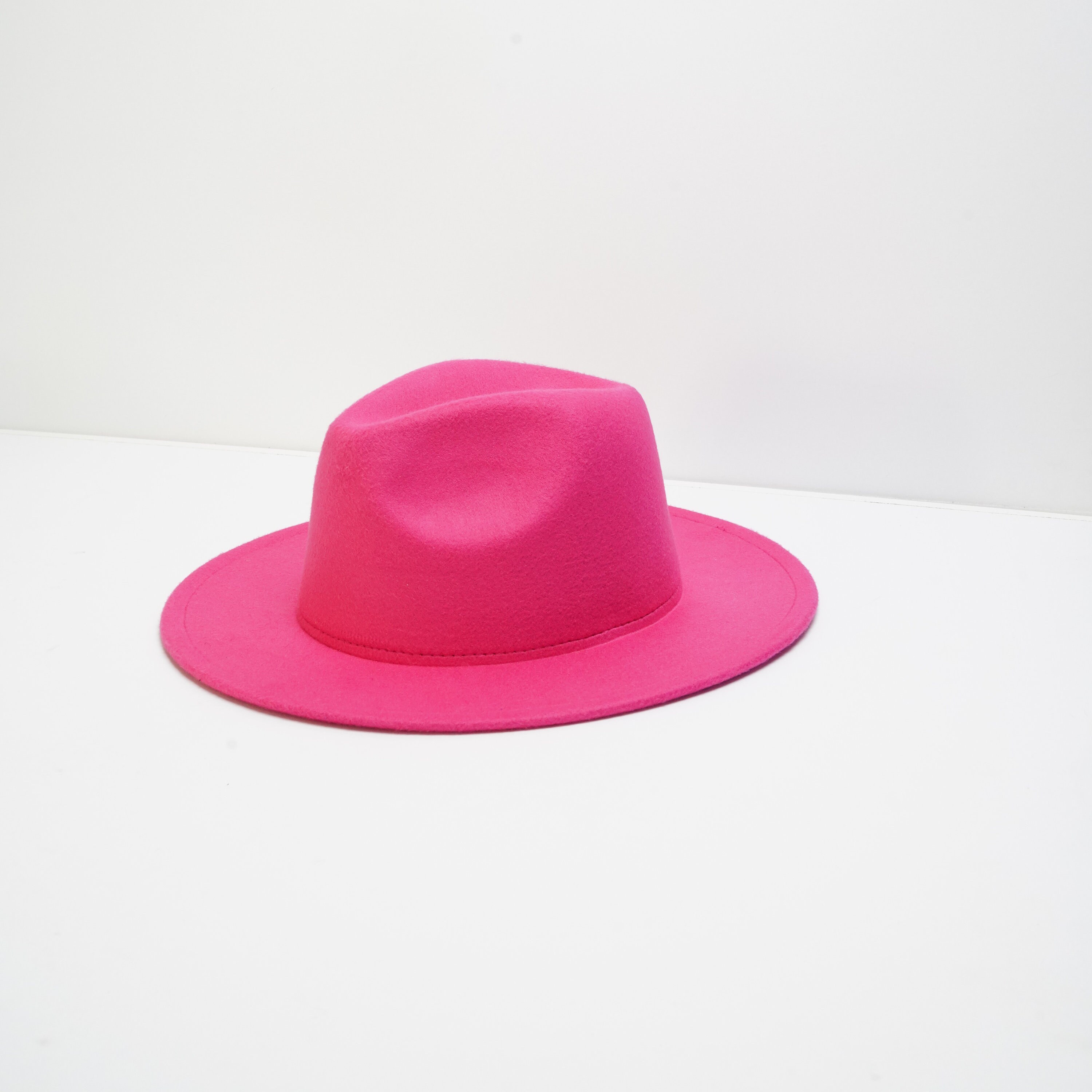 Hot Pink Fedora Hat, Men Women Felt Beige Fedora Hat With Famous Clan ...