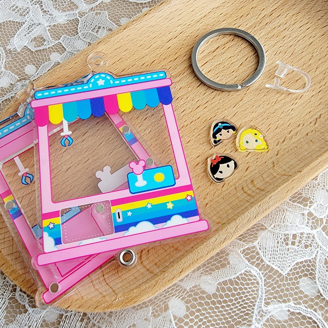 Princess Claw Machine Shaker Keychain With Rapunzel, Jasmine, and Snow ...