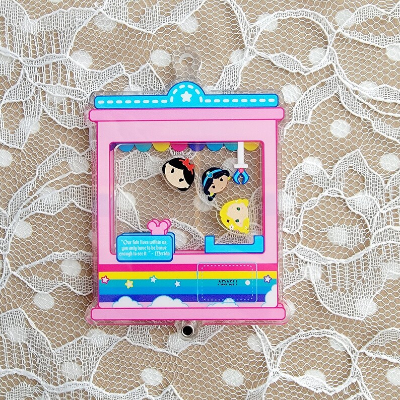 Princess Claw Machine Shaker Keychain With Rapunzel, Jasmine, and Snow ...