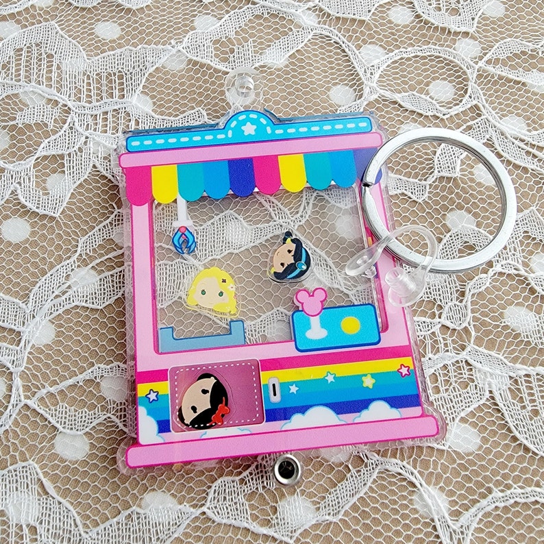 Princess Claw Machine Shaker Keychain With Rapunzel, Jasmine, and Snow ...