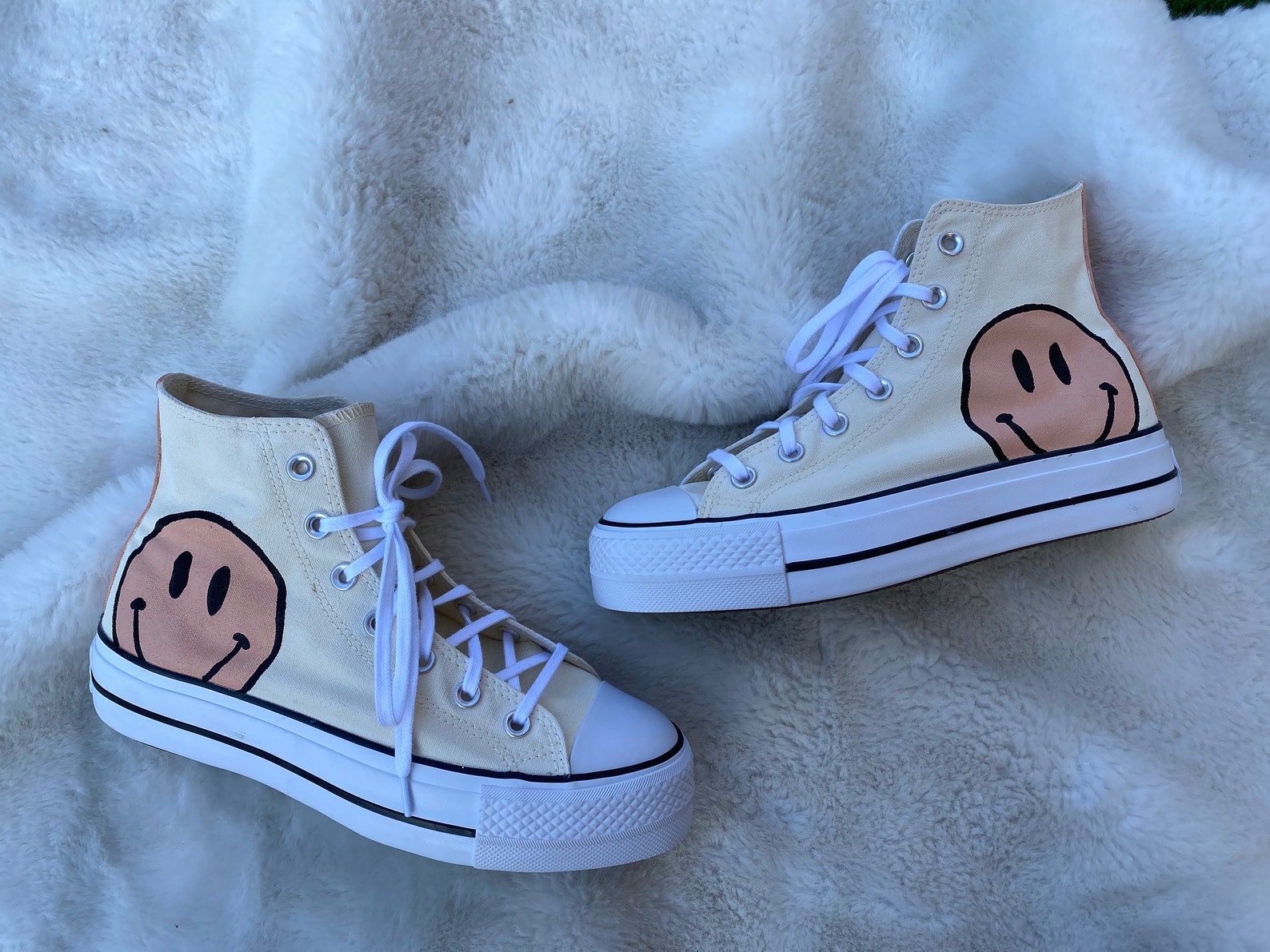 Smiley Converse - Etsy