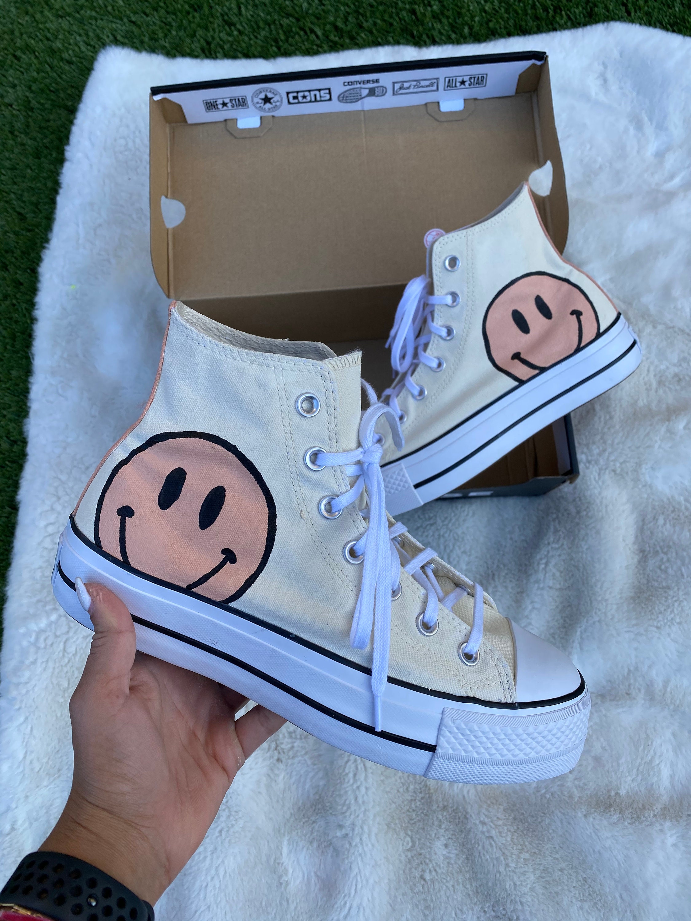 Smiley Converse - Etsy