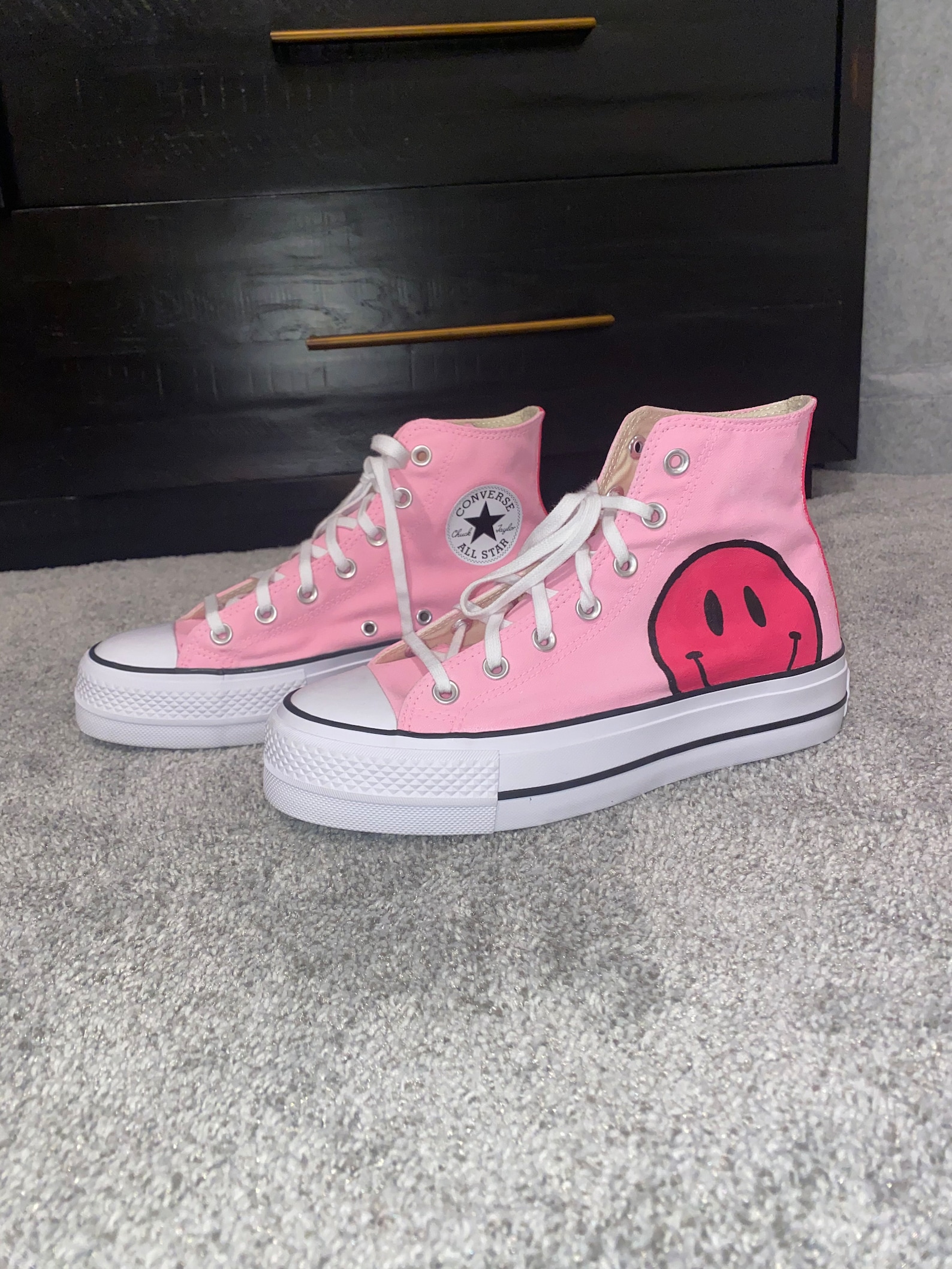 Smiley Converse - Etsy