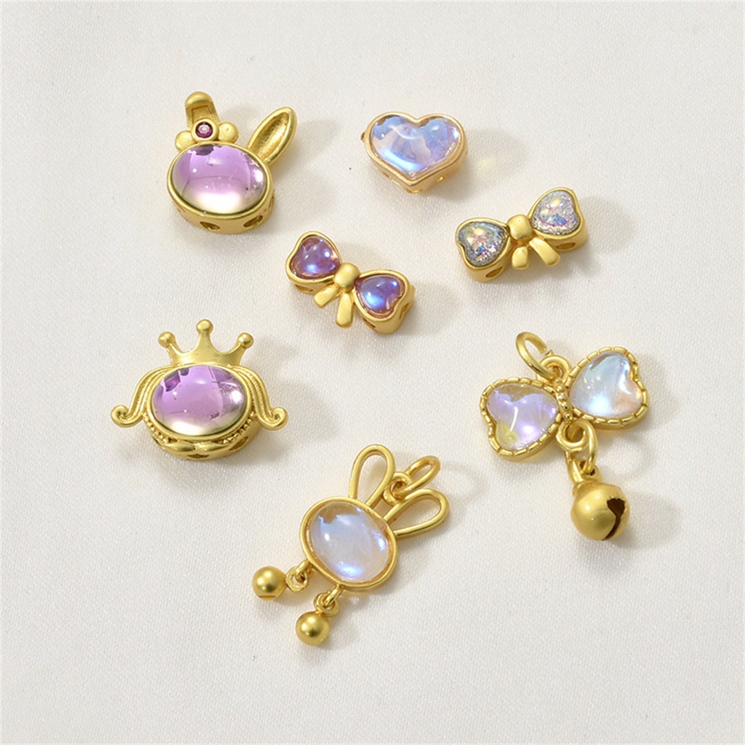 Vintage Matte Gold Plated Crown Beads, Queen Beads, Love Heart Bead ...