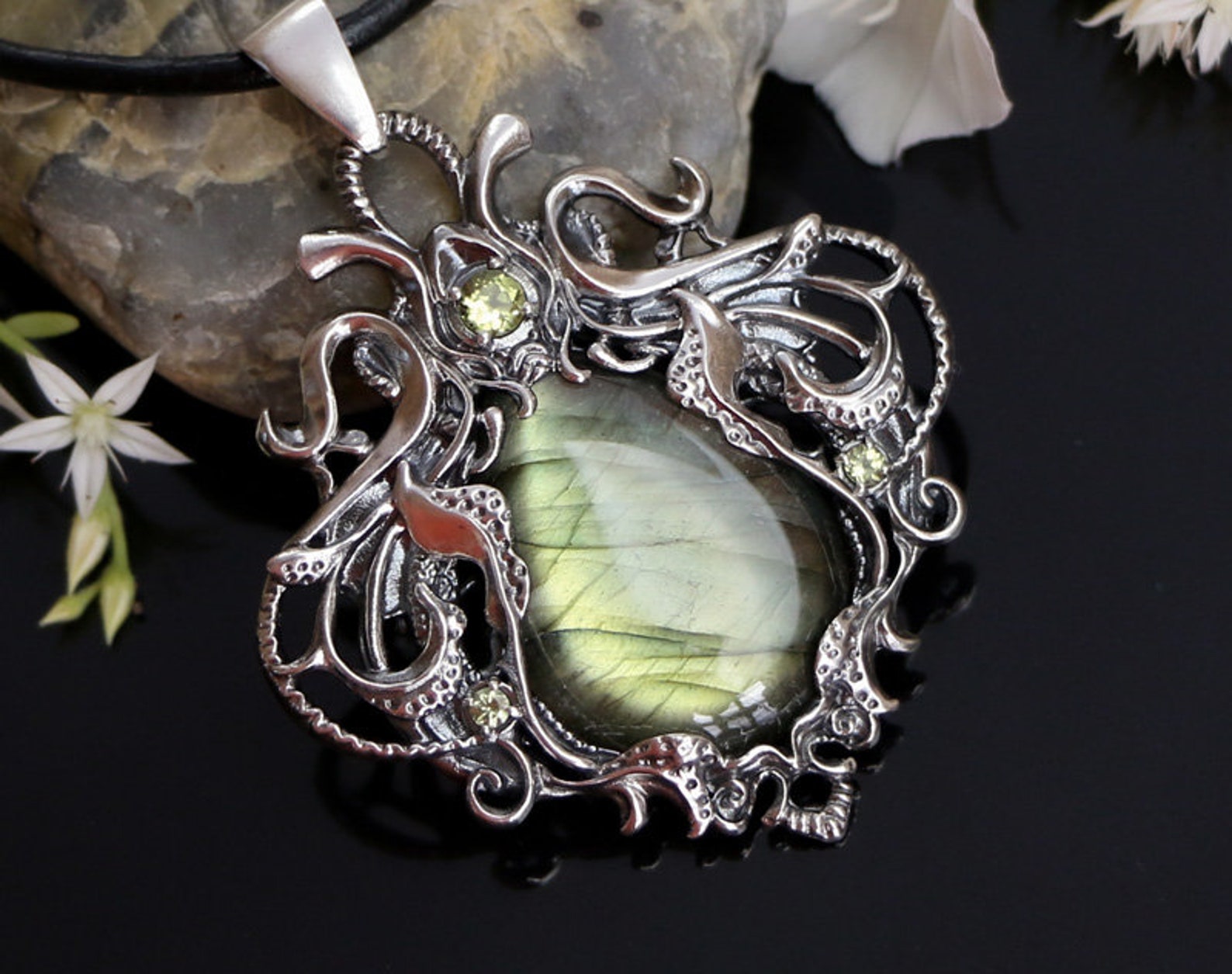 Sculpted Pendant Necklace 3D Model for a Cabochon. Fantasy Jewellery ...