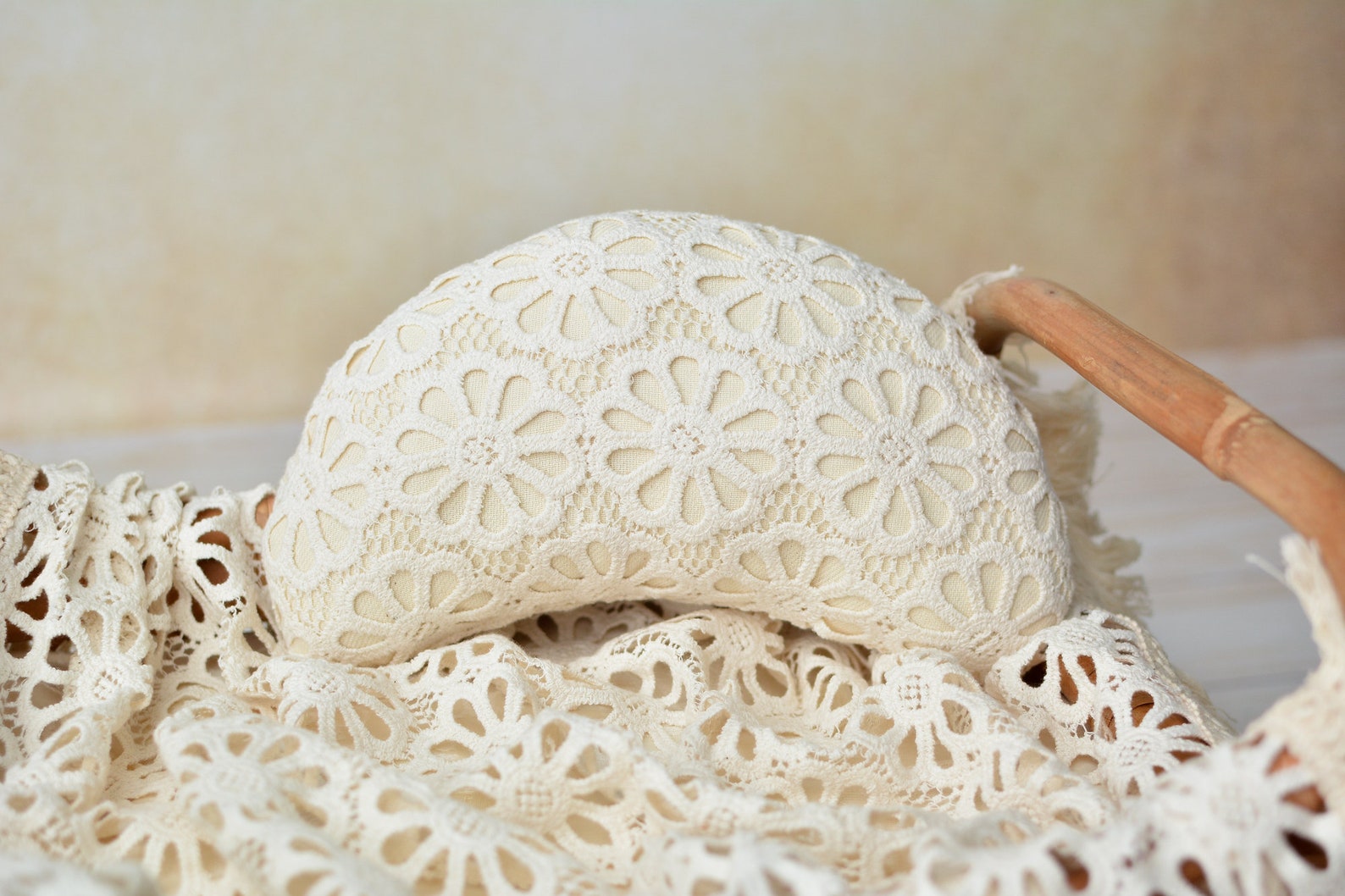 Newborn Vintage Blanket and Pillow Boho Lace Blanket Bed Cover Basket ...