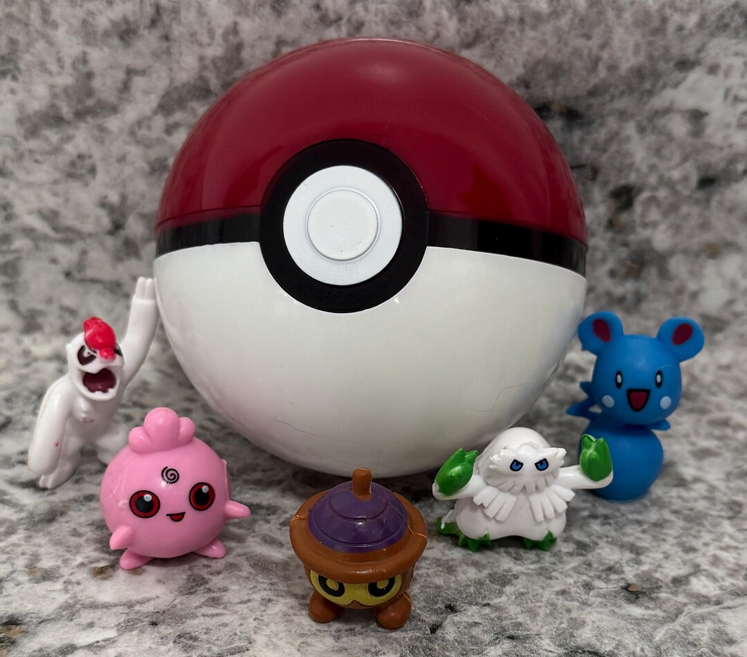 Pokémon Poké Ball Toy Storage Case With 5 Mini Figures — Igglybuff ...