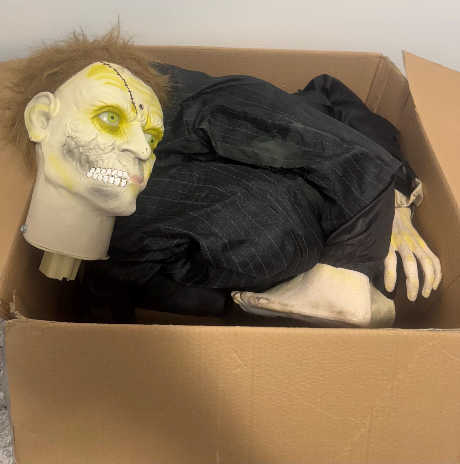 Gemmy Life-size Crawling Ghoul Zombie Animatronic – Works Great ...