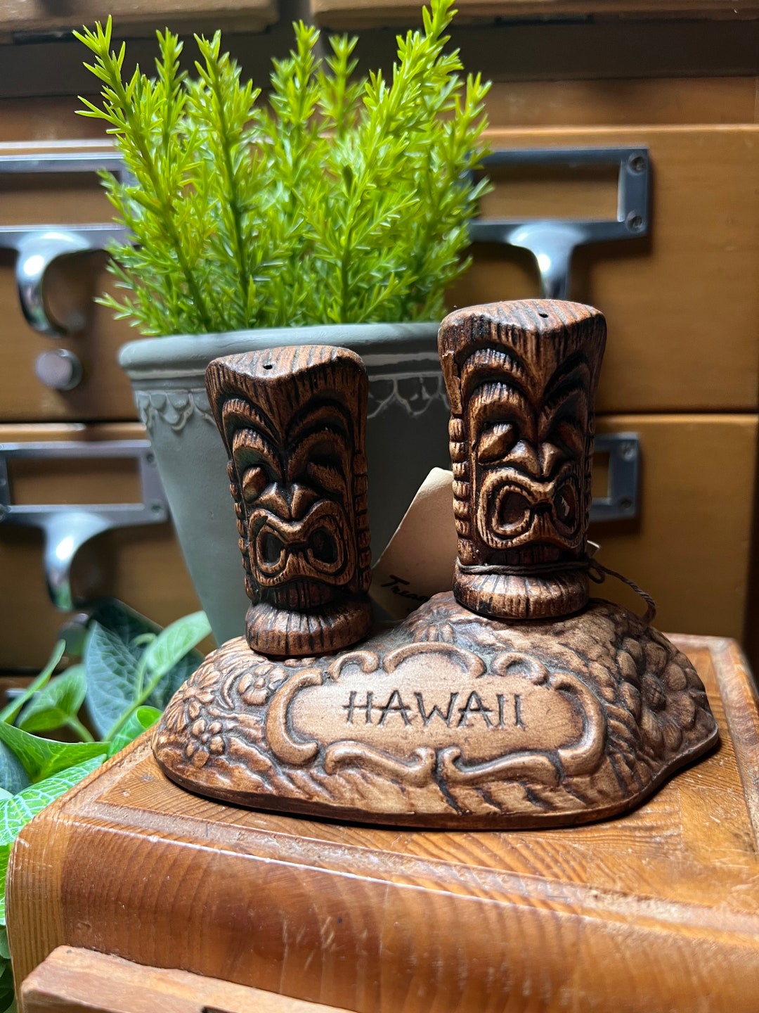 Vintage Treasure Craft Ceramic Hawaii Tiki Salt and Pepper Shakers With ...