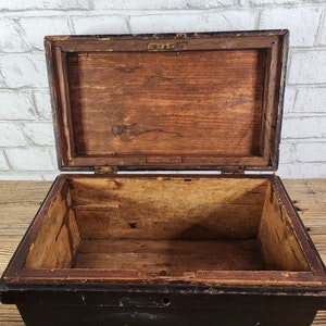Primitive Painted Wood Box - Antique 19th Century Canadian Folk Art ...