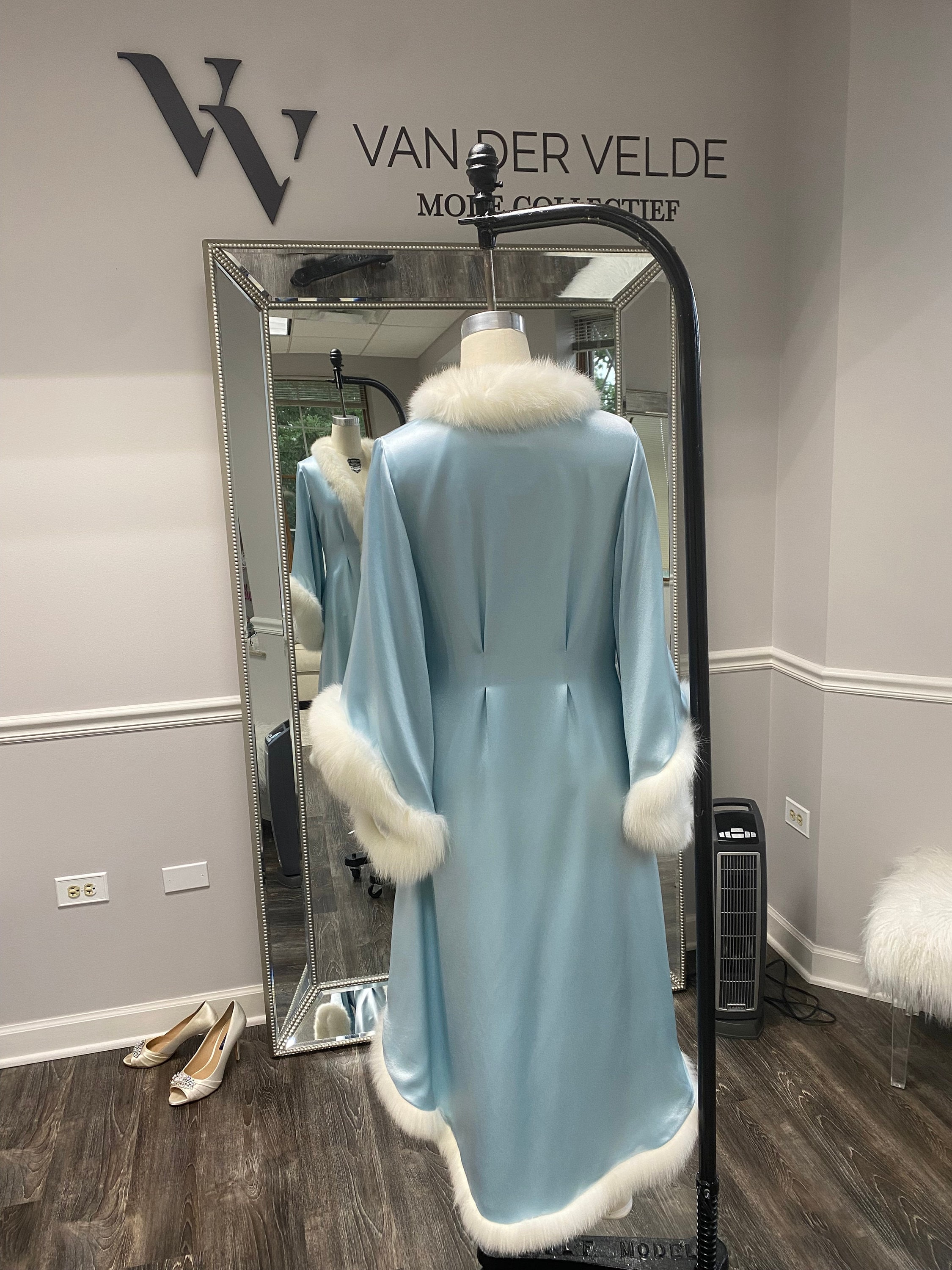 Luxury Fox Fur Robe/luxury Robe/silk Robe/bridal Robe/luxury Bridal Robe/fur Robe/winter Robe - Etsy