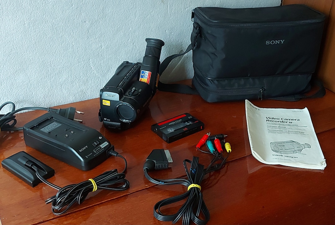 Excellent Sony Handycam Video 8 CCD-TRV238E Pal Camcorder With TDK HS90 ...