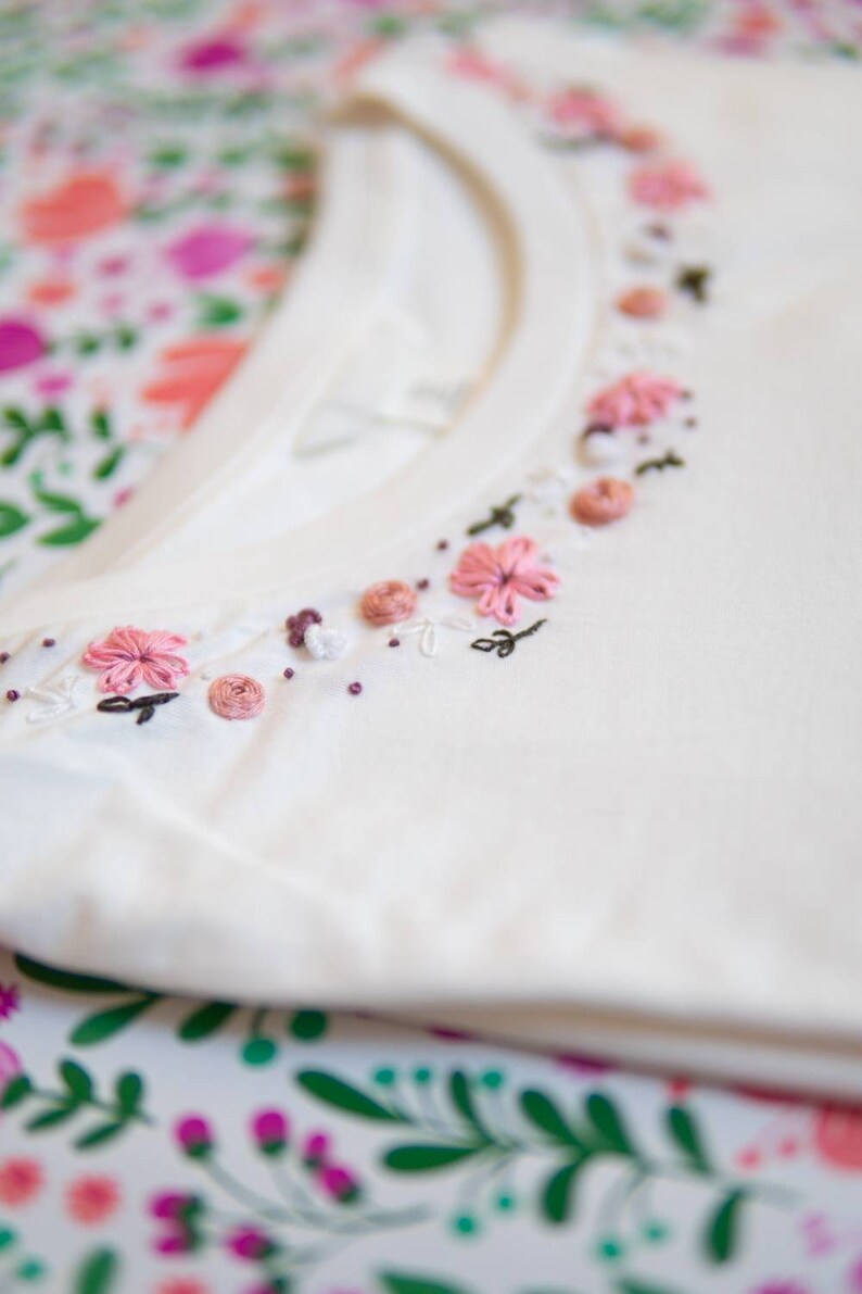 Hand-embroidered T-shirt Floral Design Organic Cotton - Etsy