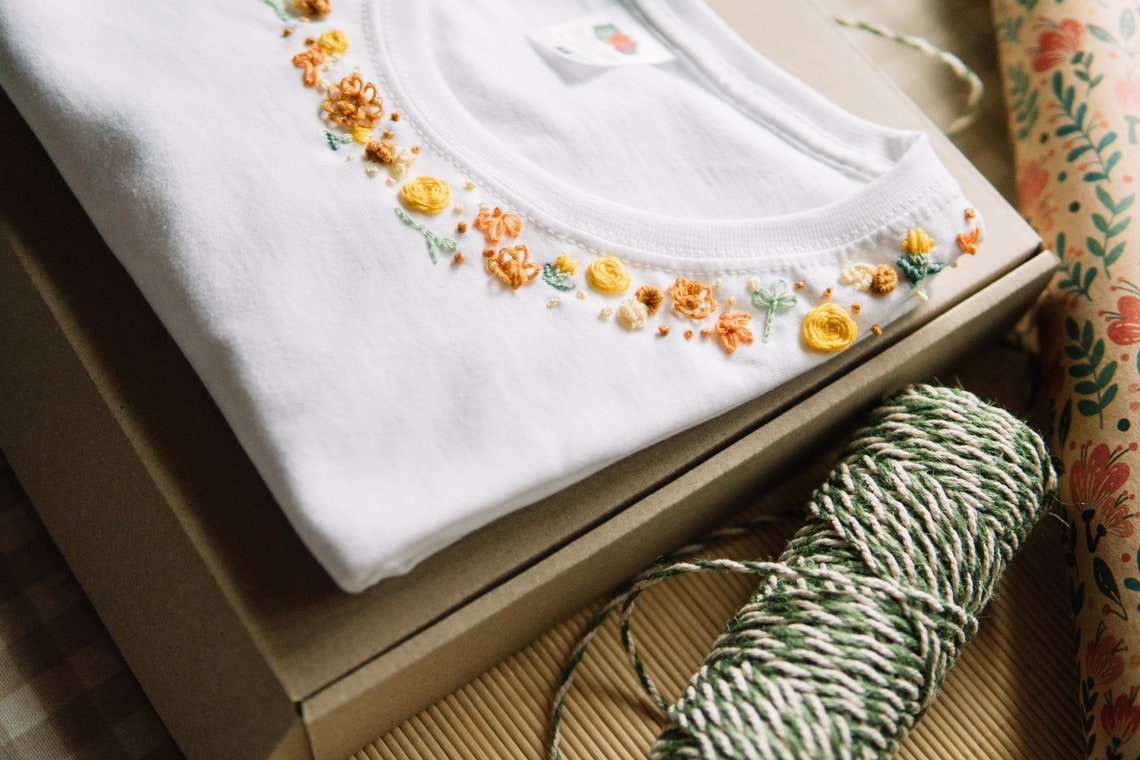 Hand-embroidered T-shirt Floral Design Organic Cotton - Etsy