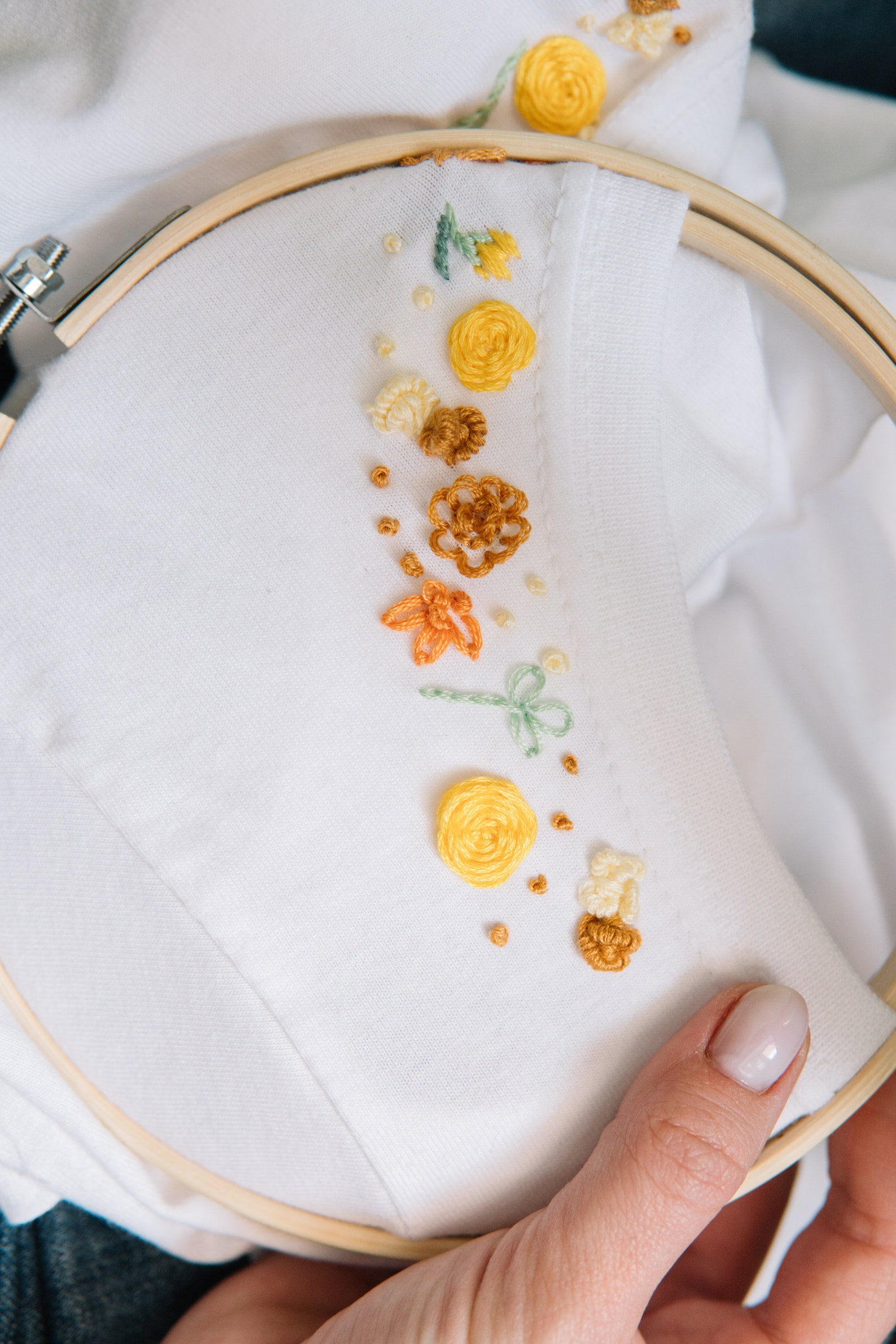 Hand-embroidered T-shirt Floral Design Organic Cotton - Etsy