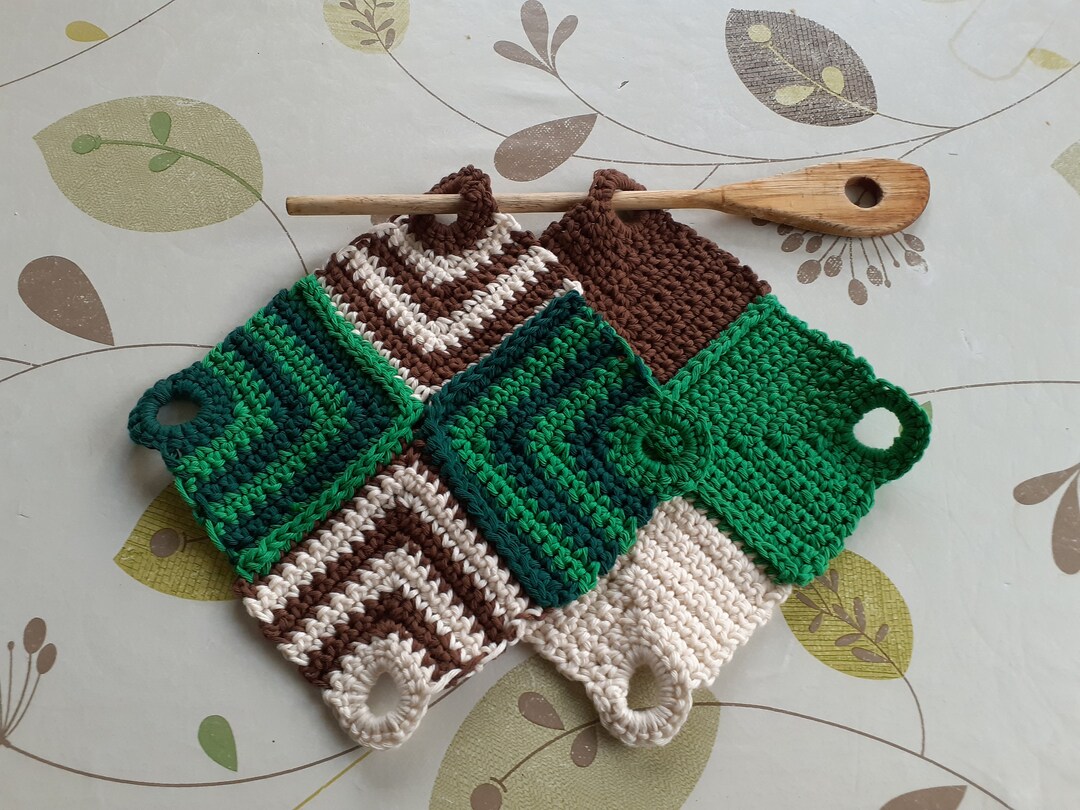 A Pair of 4 Square German Crochet Pot Holders - Etsy