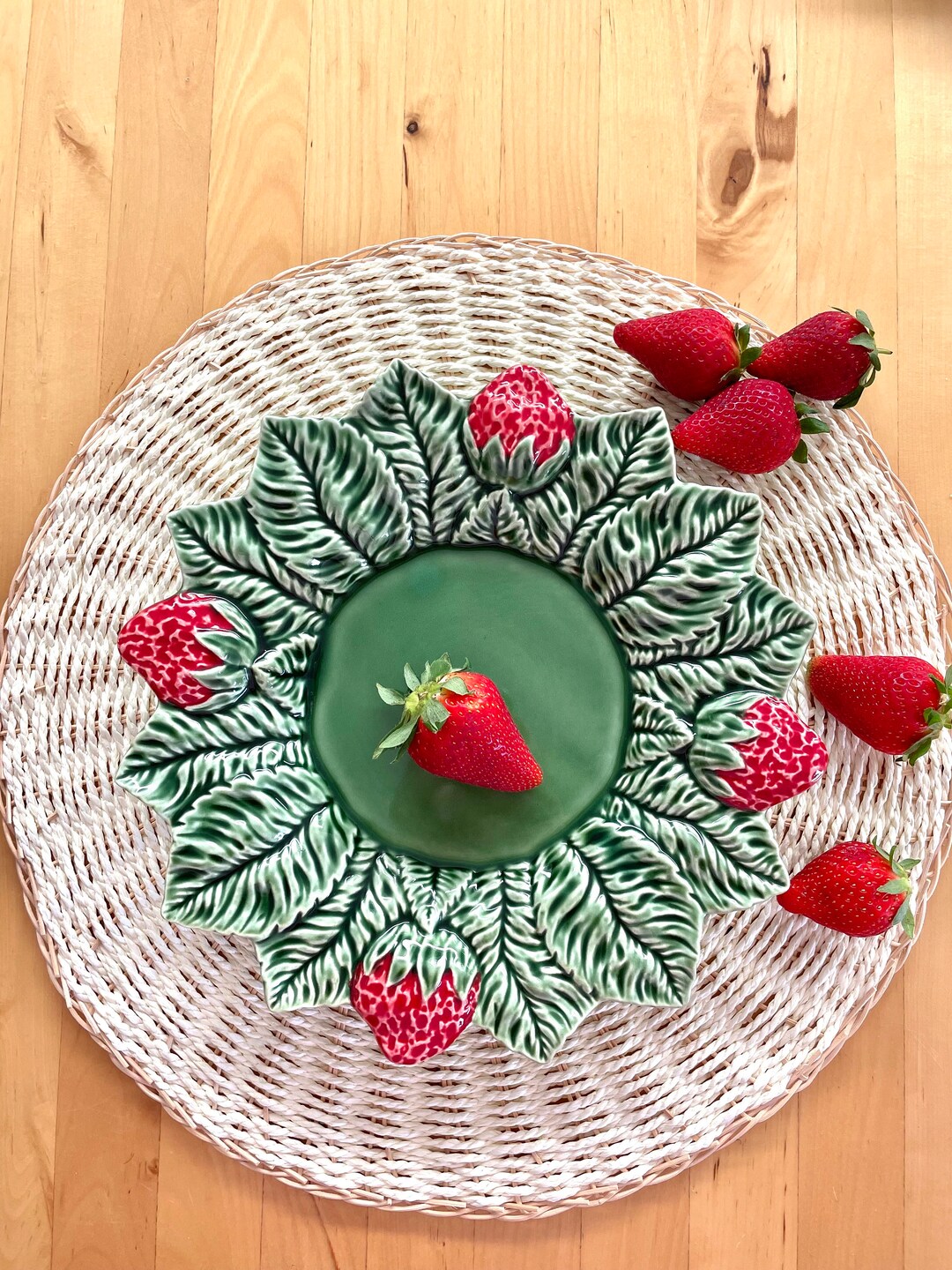 Bordallo Pinheiro Strawberry 10 Serving Platter. Embossed Wild ...