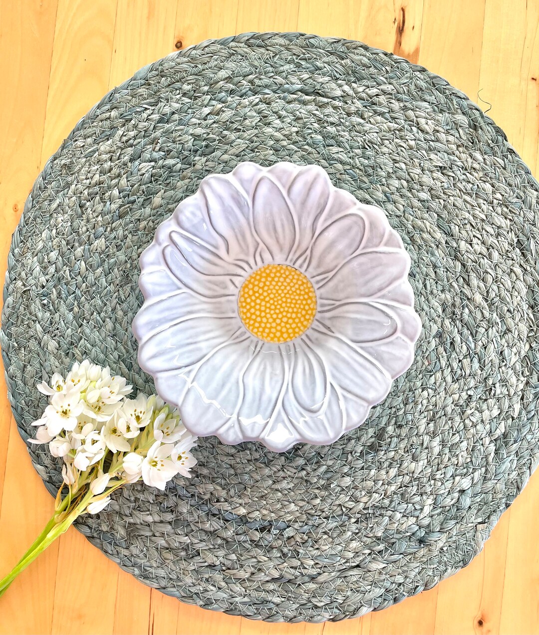 Saladeira Bordallo Pinheiro Margarida, da coleção Maria Flôr. Talheres ...