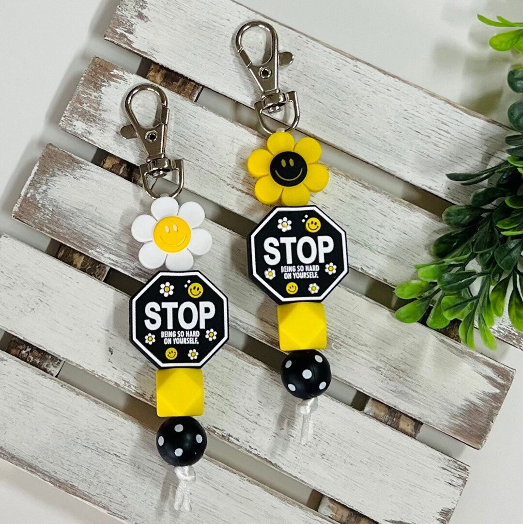 Smiley Face Daisy Keychain, Happy Face Mini Keychain, Stop Over ...