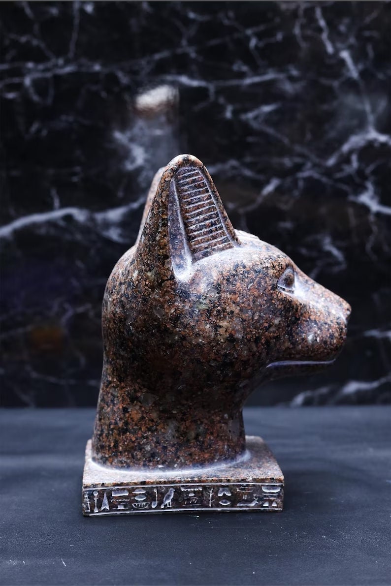 The Head of Ancient Egyptian Goddess Bastet, Ancient Egyptian Cat ...