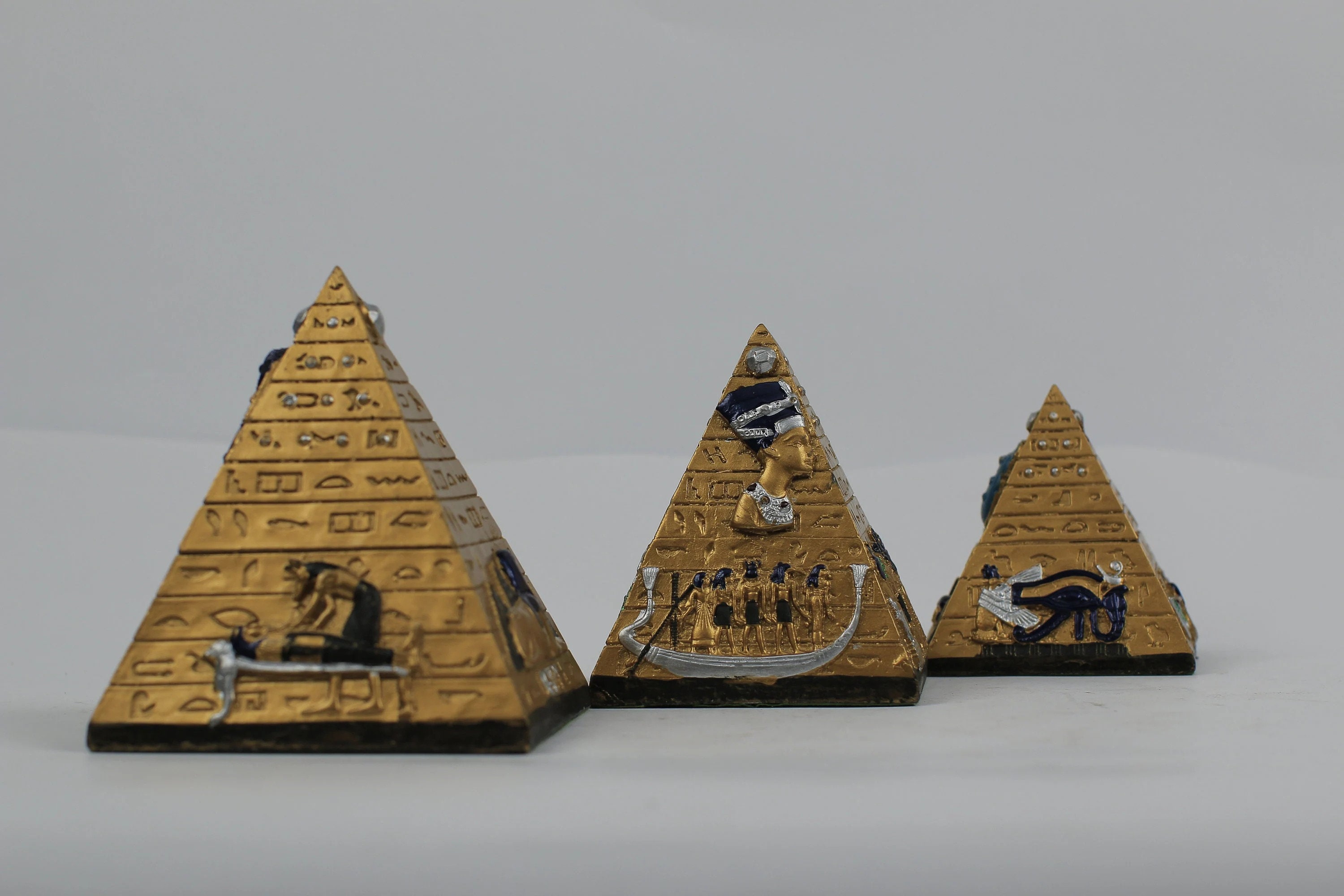 Gold Egyptian Pyramids - Three Heavy Pyramids of Khafre and the Great ...