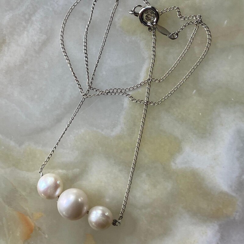 Three Pearl Necklace - Etsy