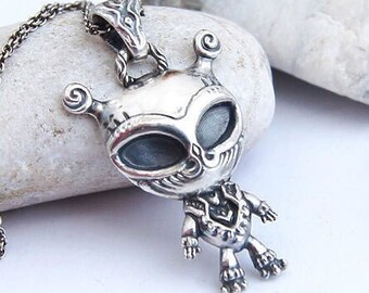 Alien Pendant - Etsy