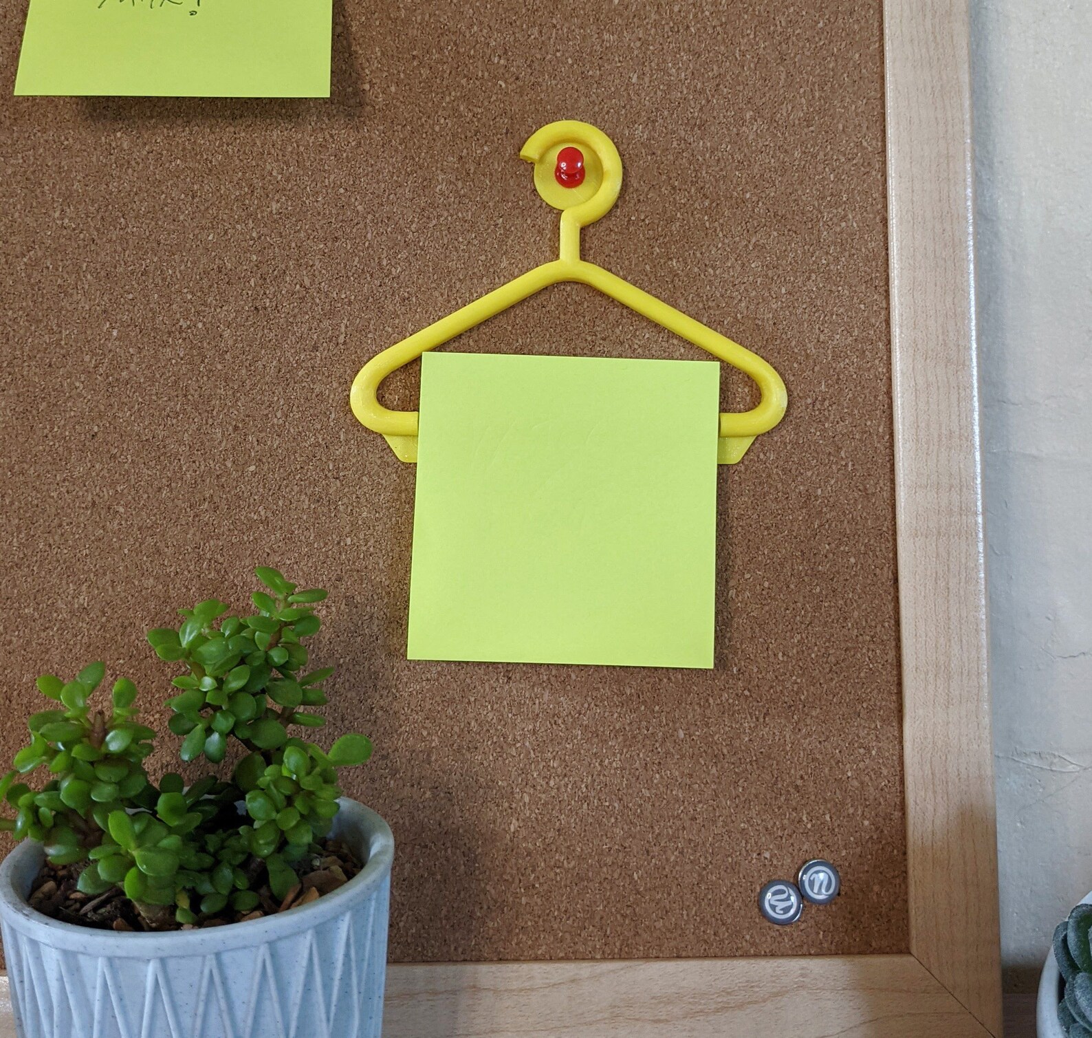 Cute Sticky Note Hanger, Minature Clothes-hanger-shaped Note Holder for ...