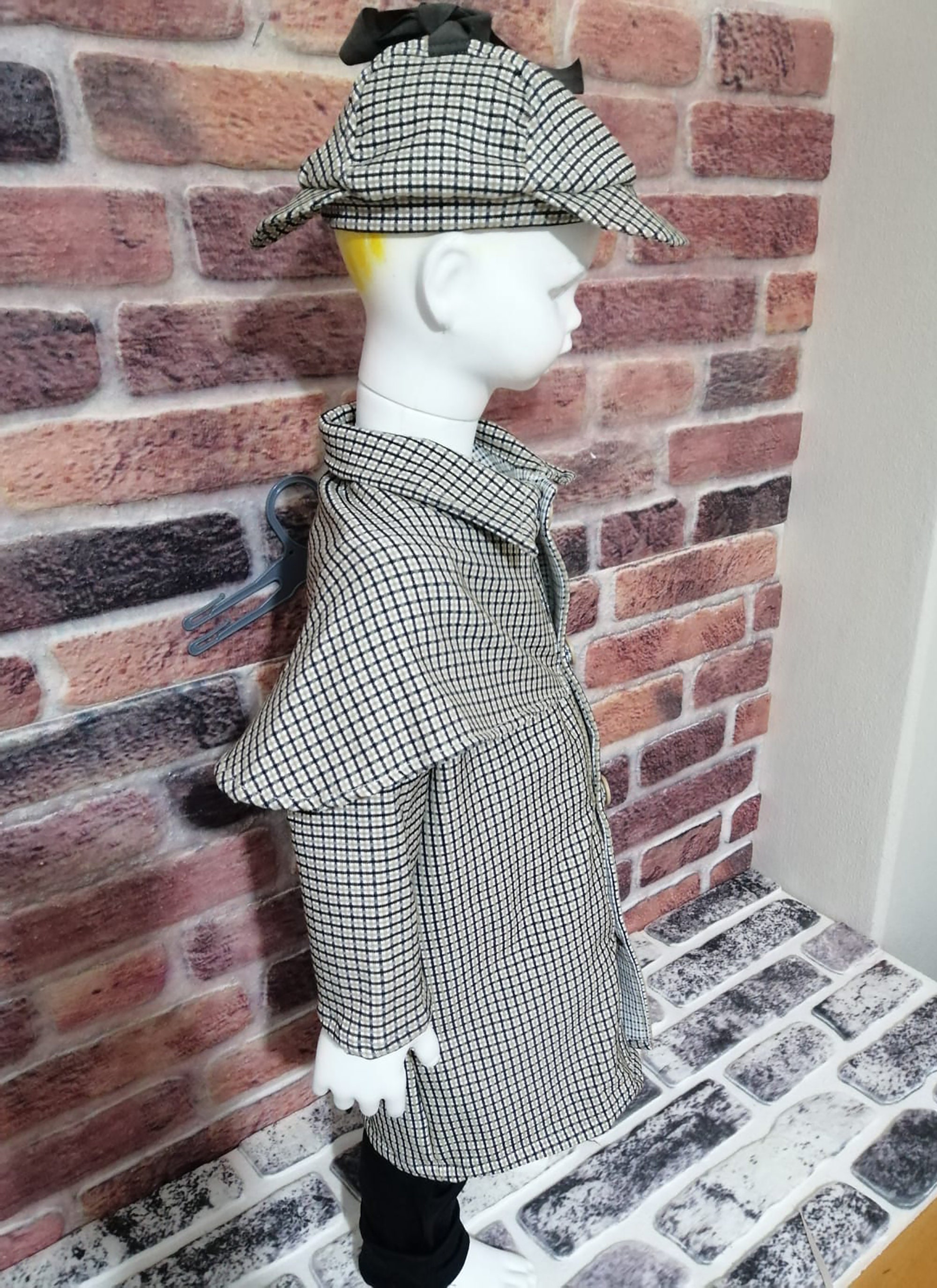 Sherlock Holmes Costume Diy