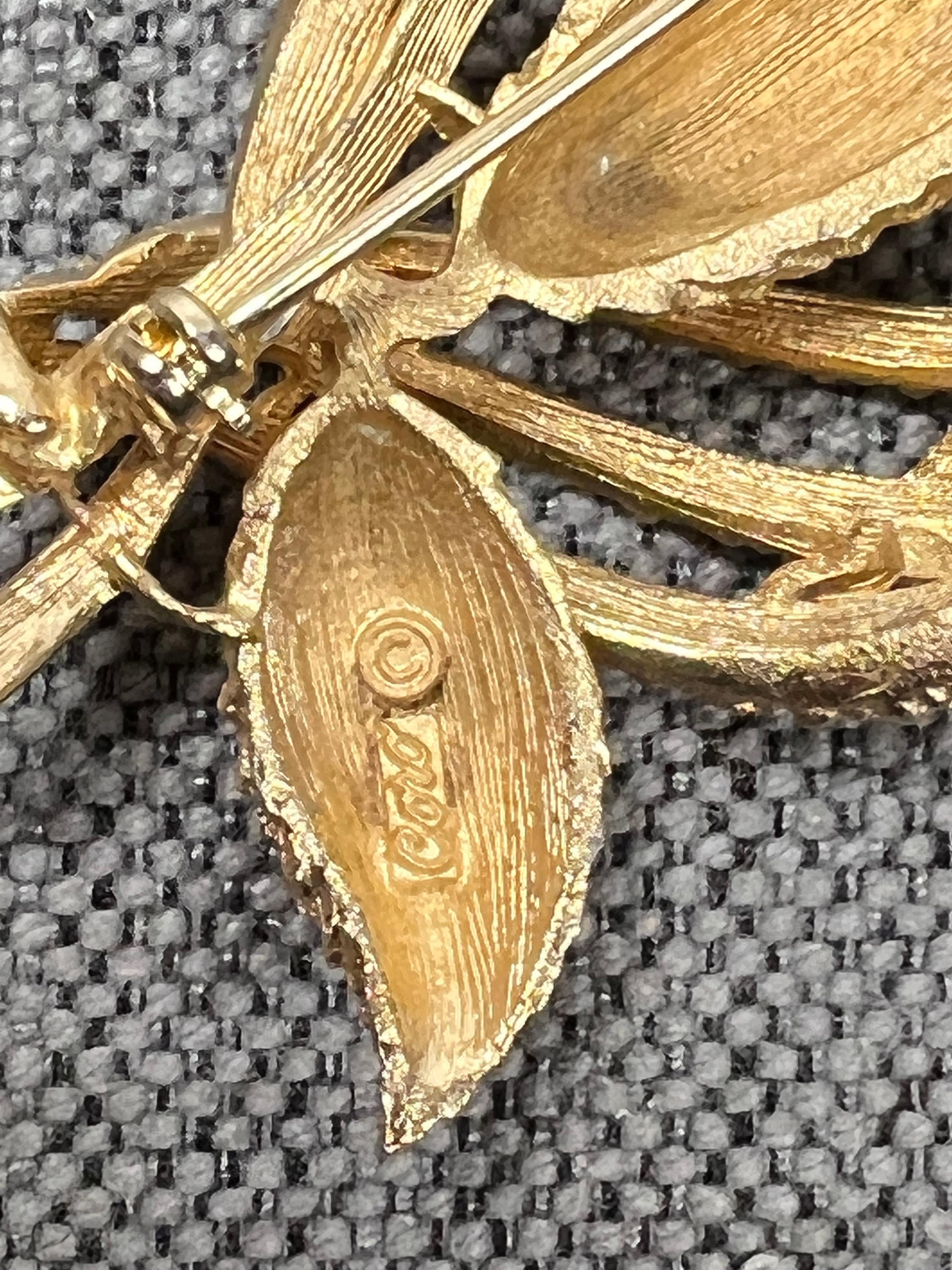 Vintage Coro Gold Tone Leaf Form Brooch With Diamond Cut and Shiny ...