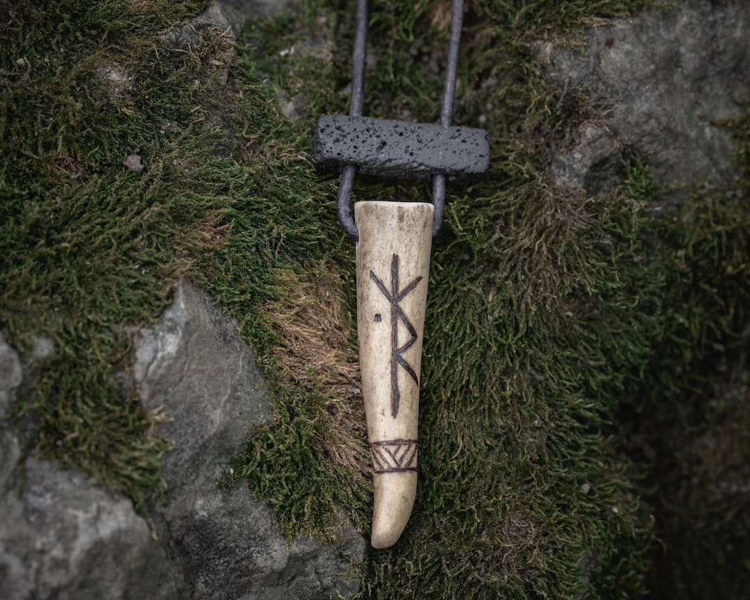 Safe Travels Rune Antler Pendant, Viking Rune Bone Necklace - Etsy