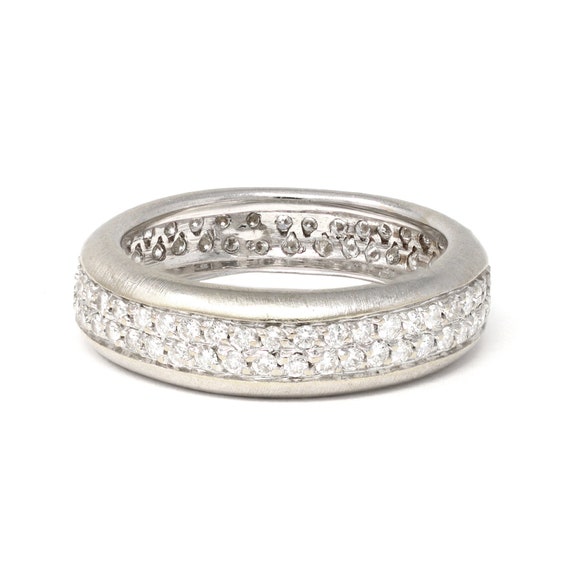 Eternity Pave Diamant Band in 18 Karat Gold circa 1980