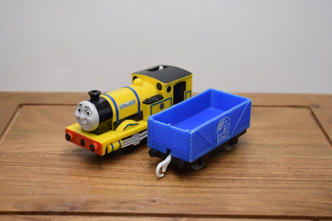 Rheneas Yellow Trackmaster Motorized & Blue BMQ Thomas and Friends ...