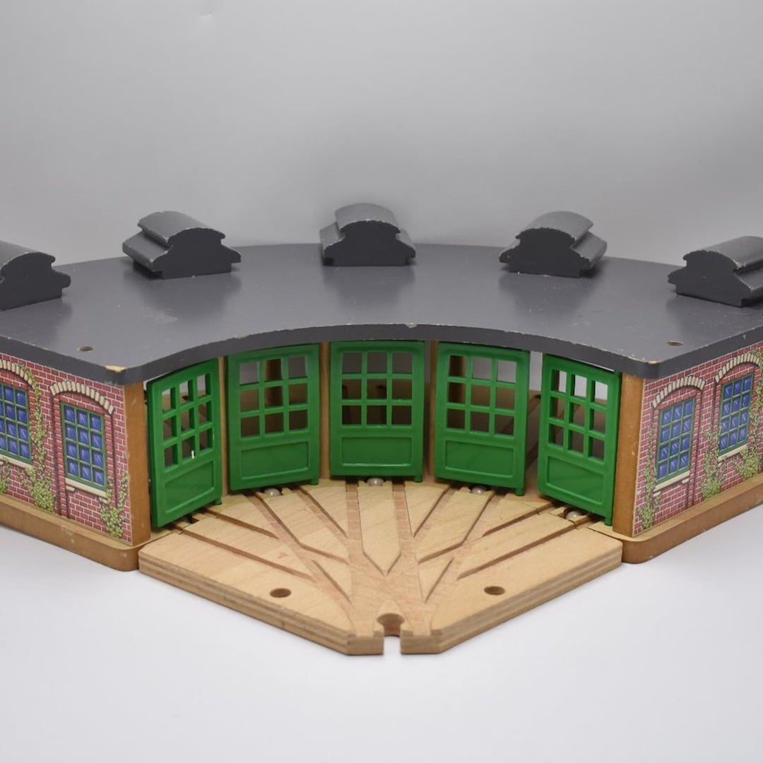 Thomas the Train Wooden Railway Tidmouth Station Roundhouse Engine Shed ...