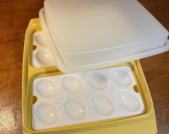 Tupperware Deviled Egg Keeper Tray With Lid - Holds 16 Eggs - Vintage ...