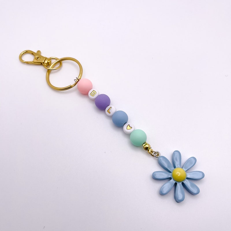 Daisy Keychain - Etsy